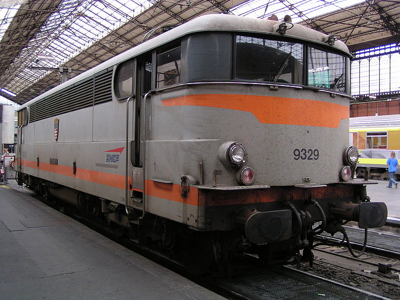Bestand:Commons-SNCF BB 9329 at Paris Gare d'Austerlitz.jpg - 3rail Wiki