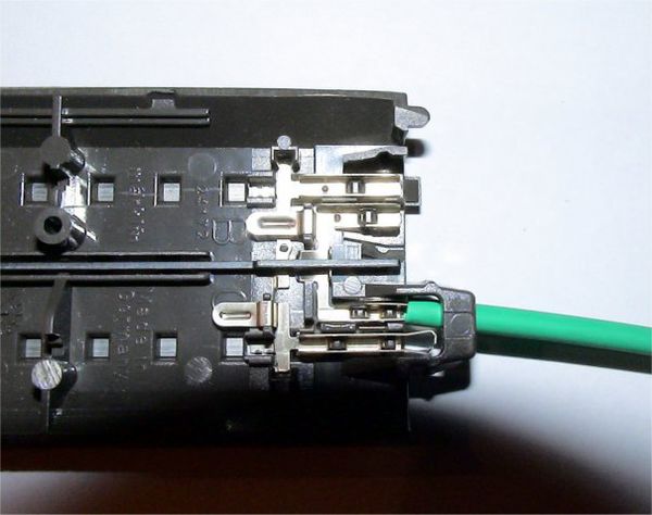 C-Rail middengeleider isolatie - 3rail Wiki